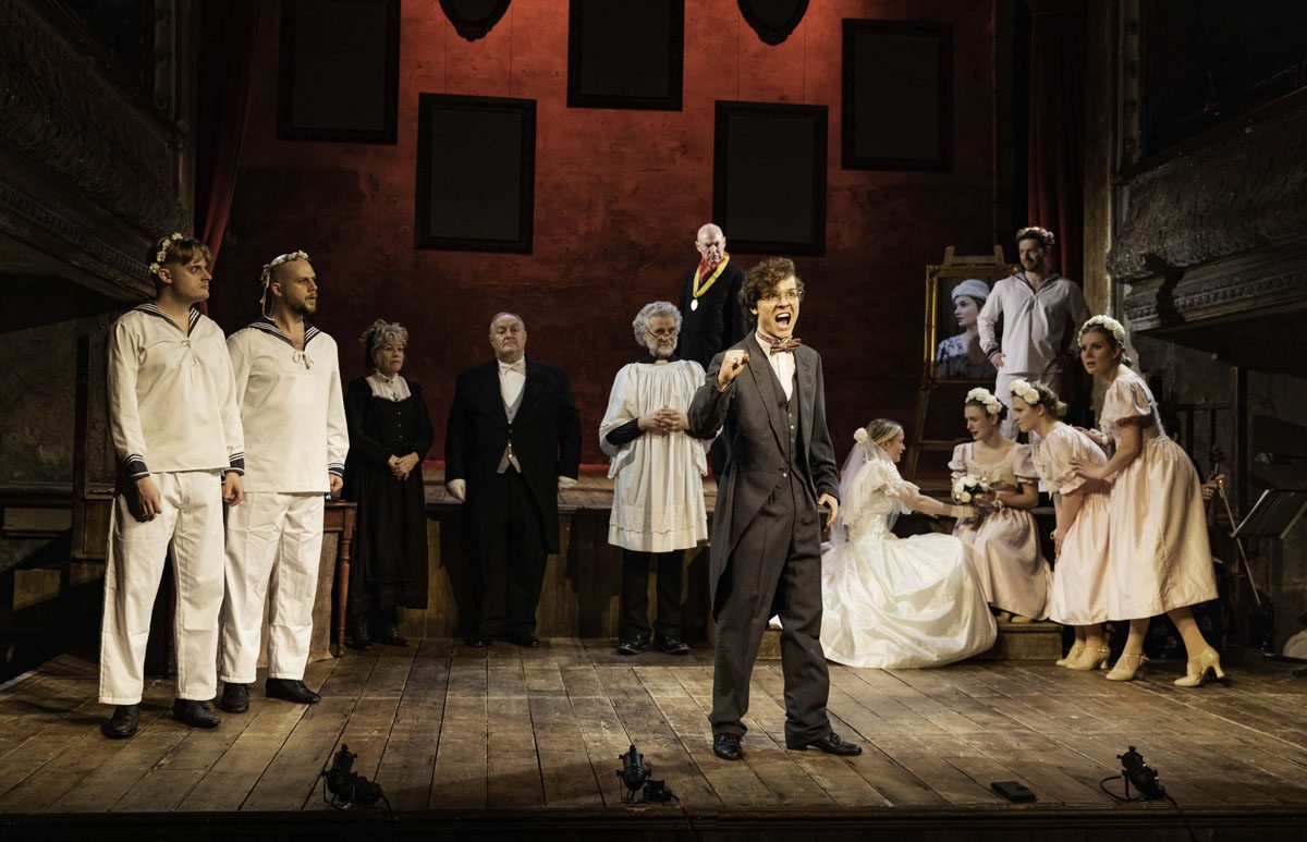 Ruddigore est un renouveau du camp de haut niveau au glorieux Wilton's ...