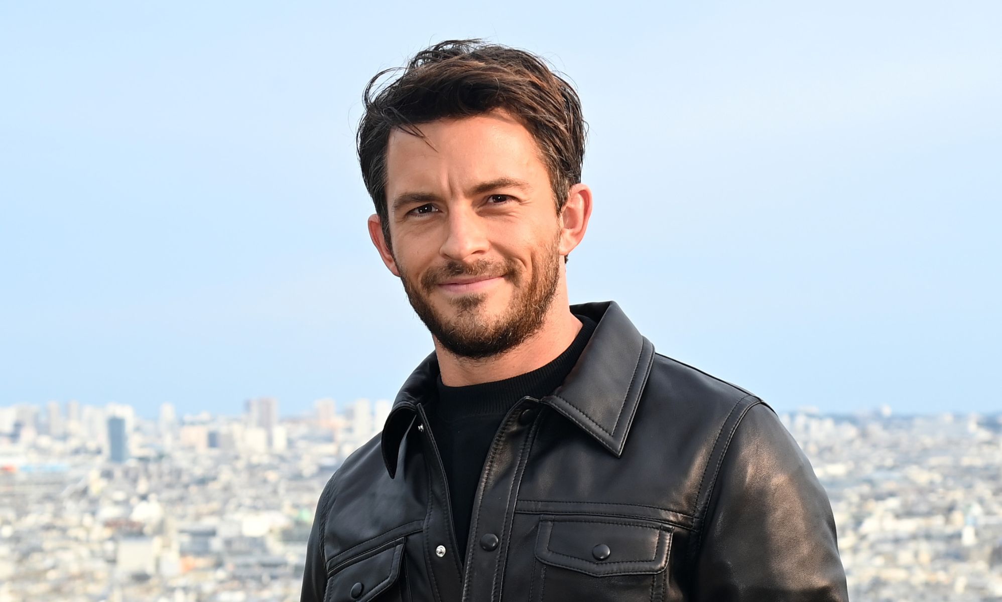 La star de Bridgerton, Jonathan Bailey, confirme que son partenaire est ...